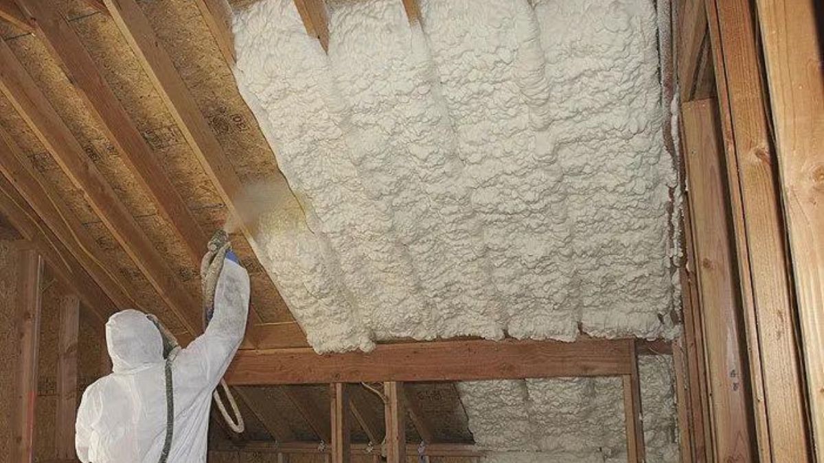 Insulating Your Roof with Spray Foam Experts : A Complete Guide
