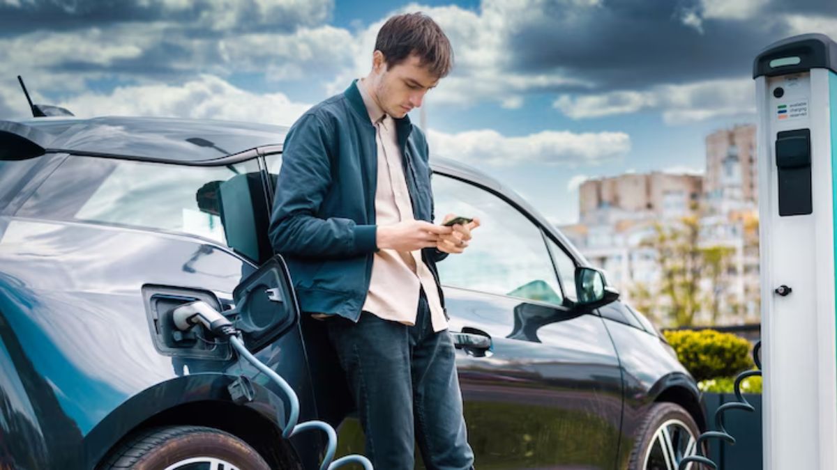Top 4 Reasons to Shop for Used Electric Cars Online