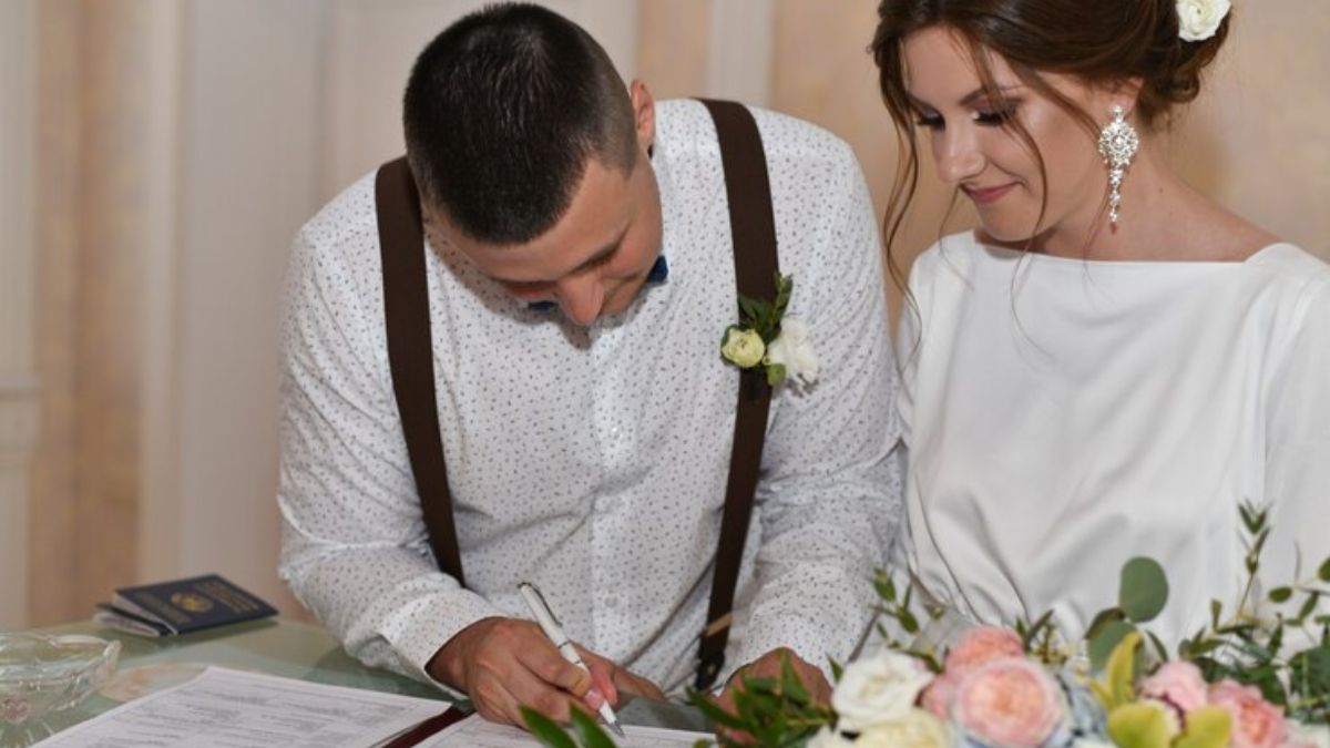 Groom's Wedding Day Checklist: Essential Tasks and Preparations