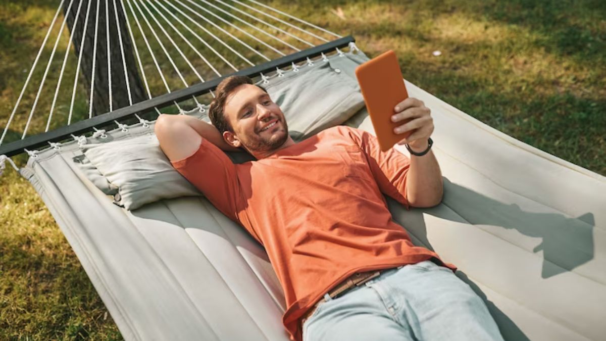 The Art of Lounging: How An Outdoor Daybed Can Redefine Relaxation