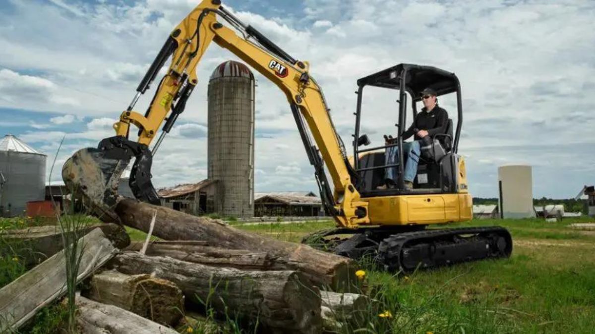 Essential Tips For Operating a Mini Hydraulic Excavator Safely