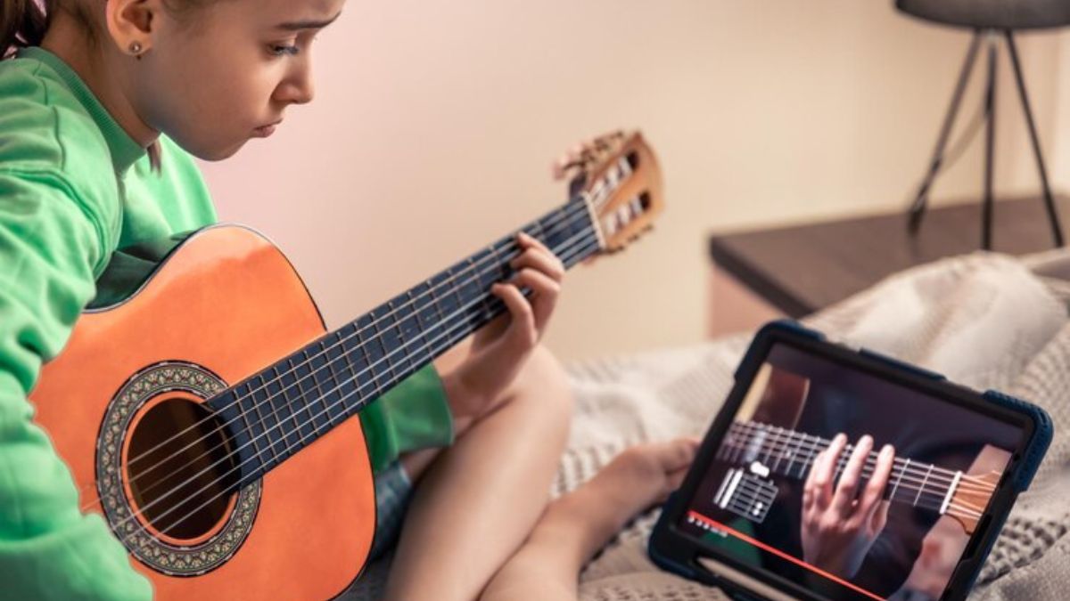 Unlock Your Guitar Potential: The Benefits of a Virtual Guitar Instructor